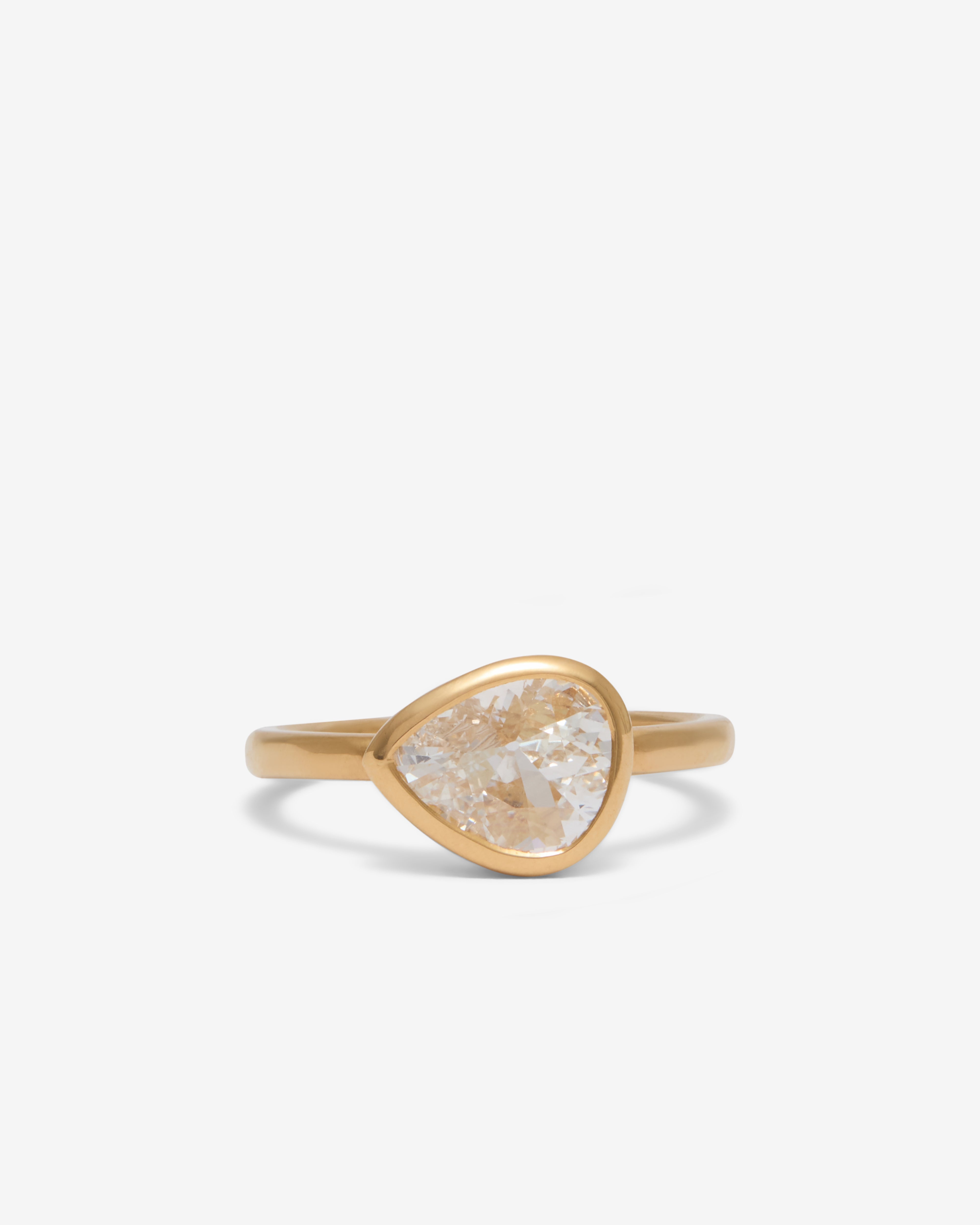 William Welstead: Pear Shaped Diamond Gold Ring (Yellow Gold) | DSML E-SHOP