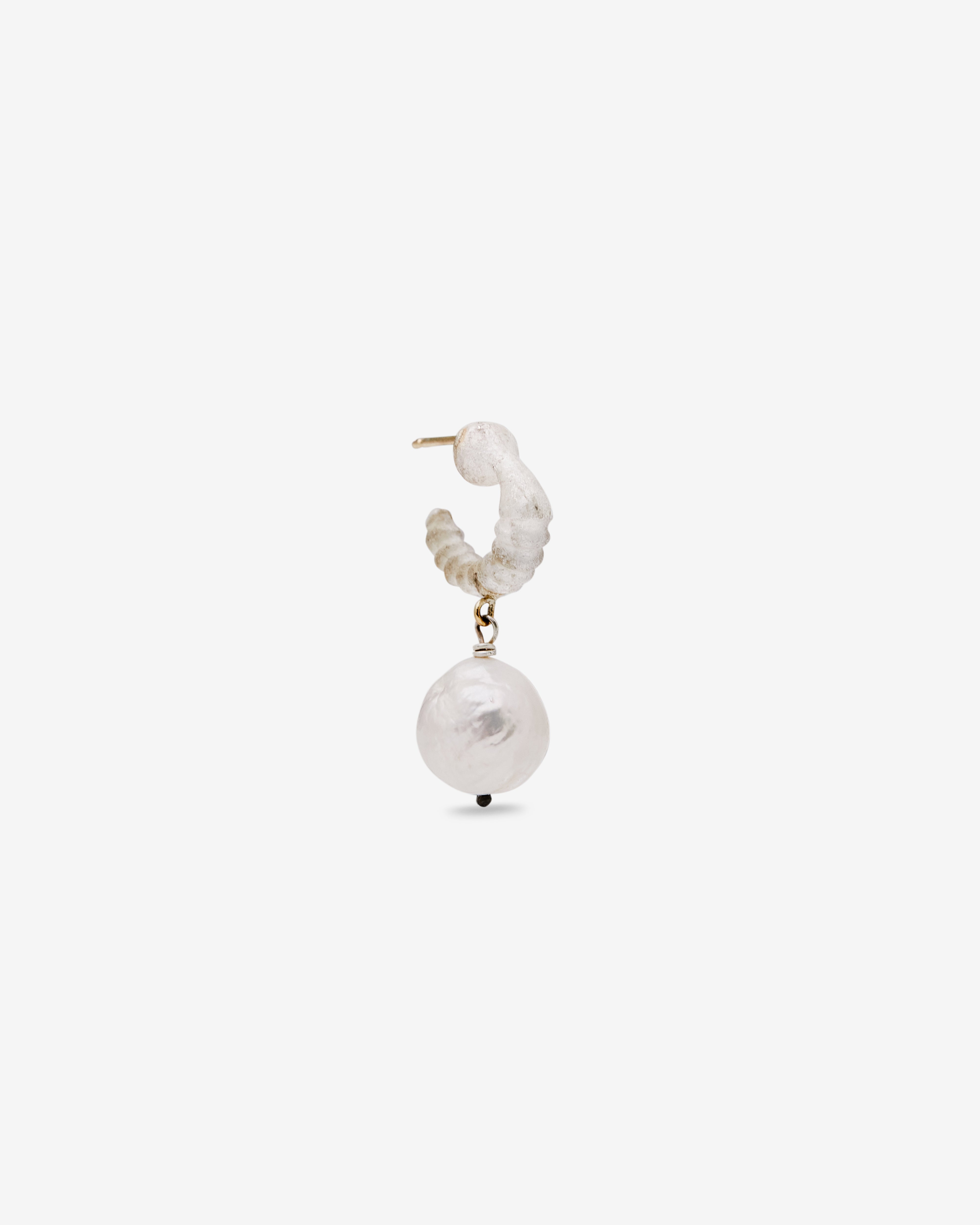 Weinan Pan: Bone Earring No2 With Medium Pearl (Silver/Gold) | DSML E-SHOP